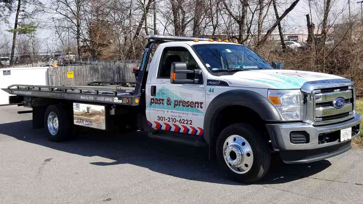 24/7 Heavy Towing & Recovery Services | Past & Present Towing ...